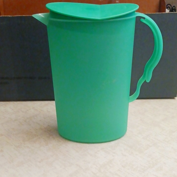 Tupperware | Kitchen | Tupperware Slimline Pitcher 2q Turquoise Ez ...